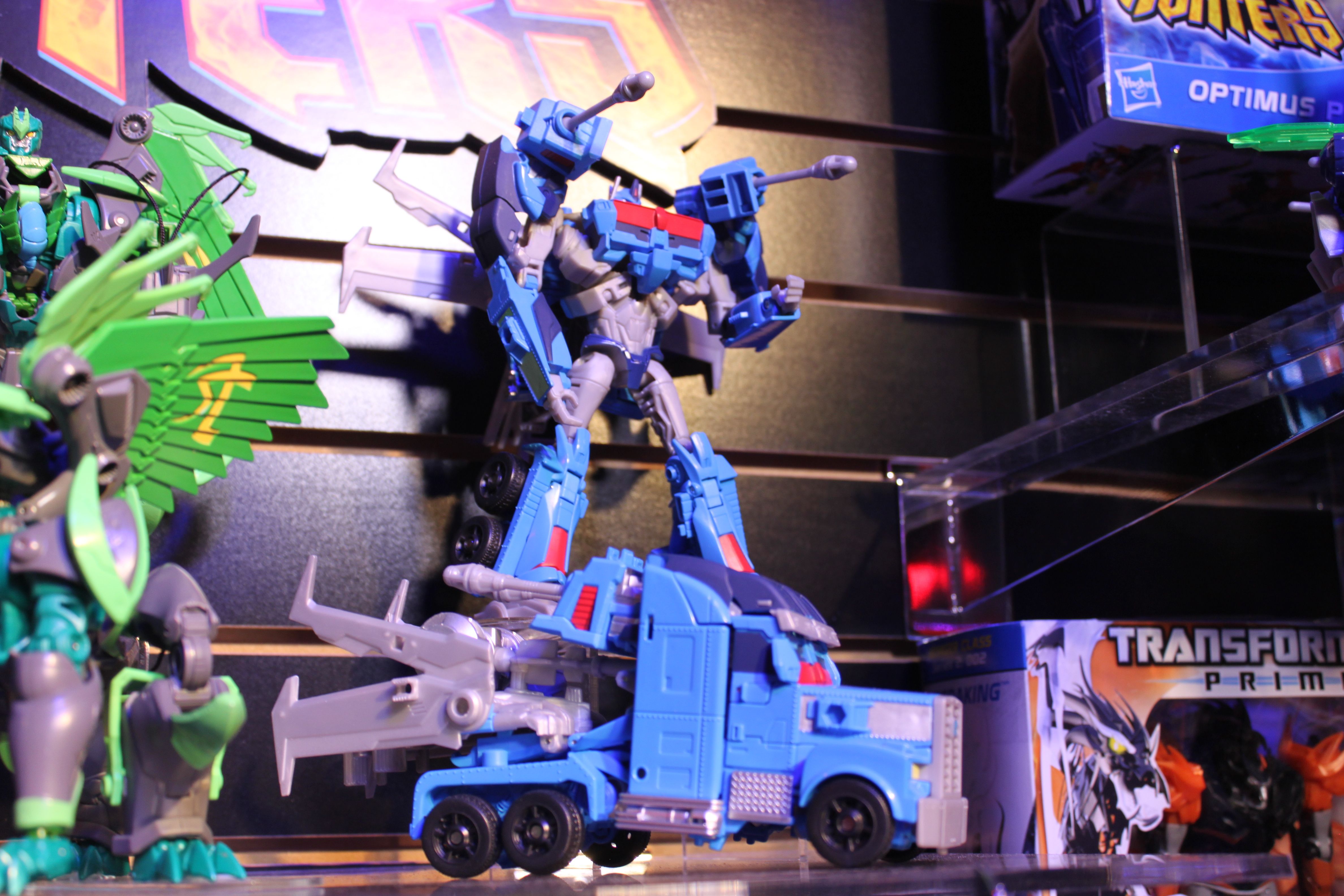 Toy Fair 2013: New TRANSFORMERS Toys Featuring the Biggest Transformers ...