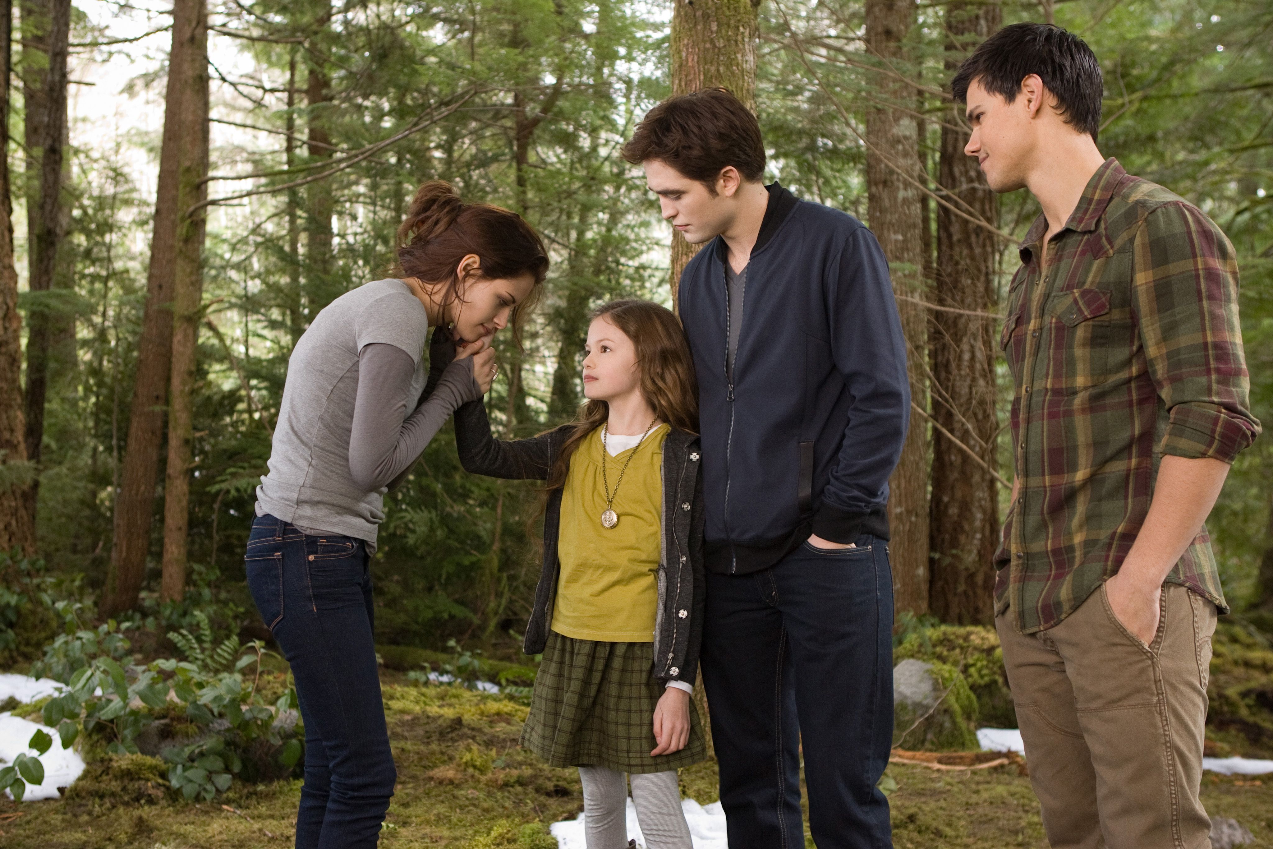 TWILIGHT: BREAKING DAWN 2 Movie Images