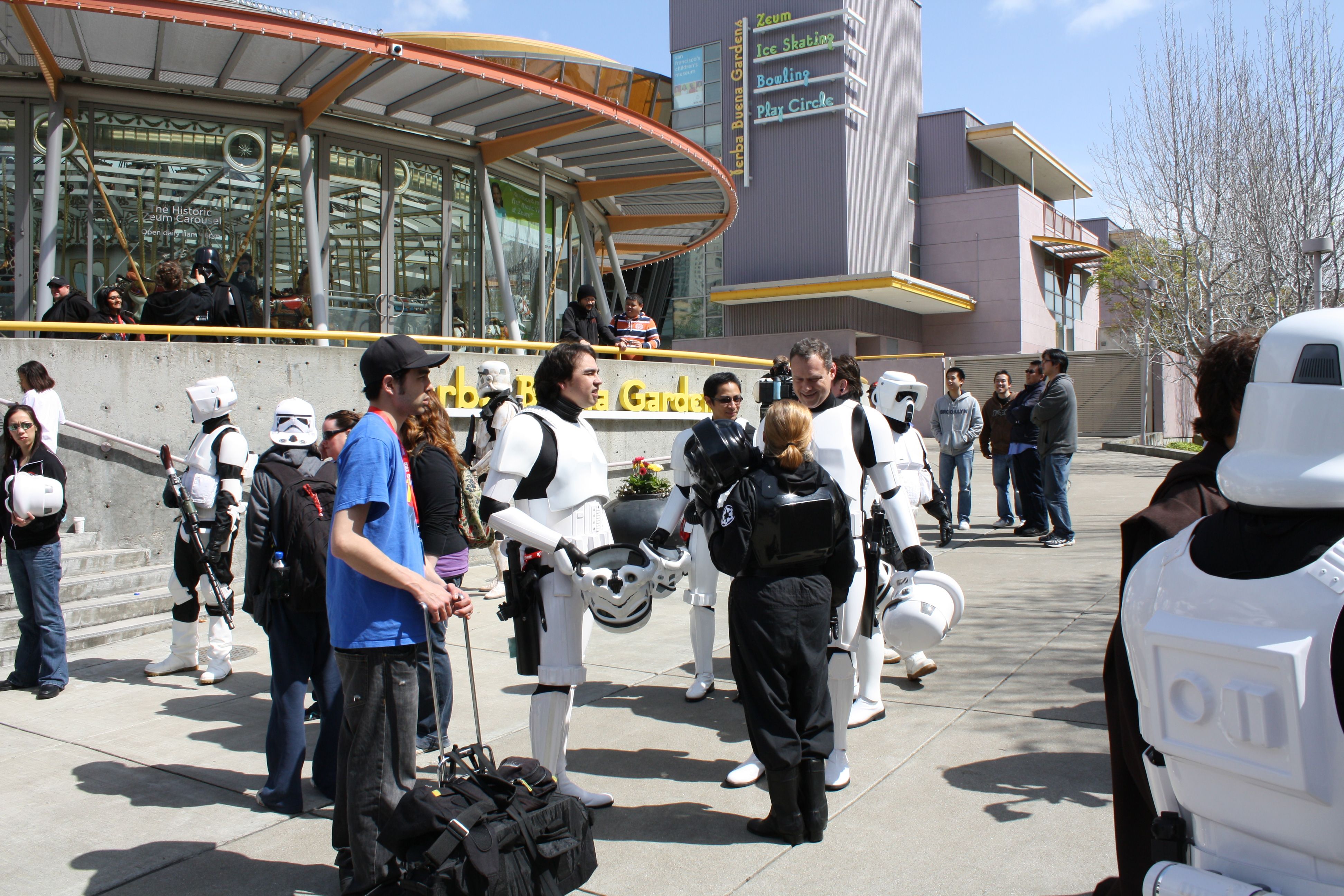 WonderCon 2010 Pictures - Costumes, the Convention Floor, and How Does ...