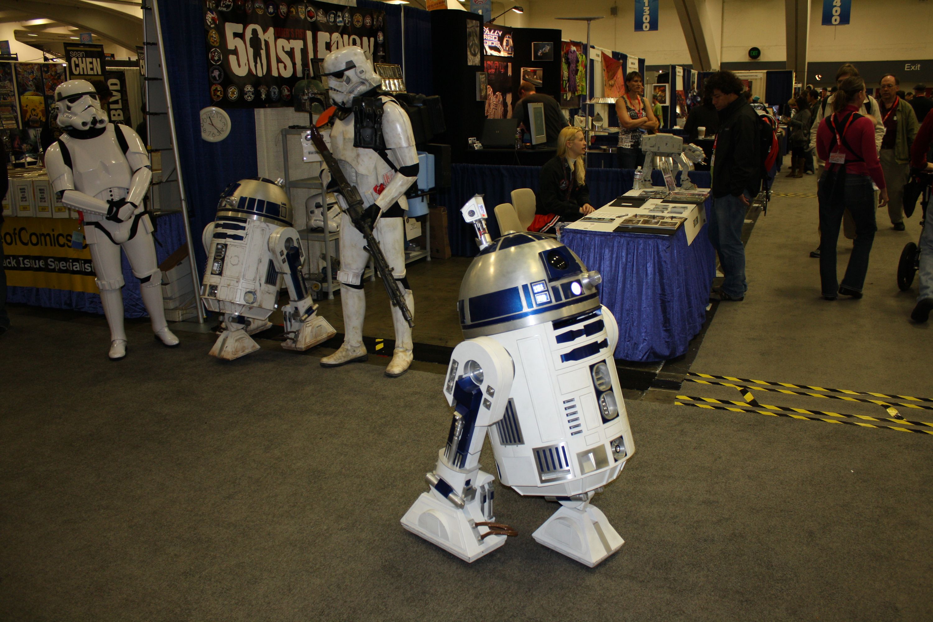 WonderCon 2010 Pictures - Costumes, the Convention Floor, and How Does ...
