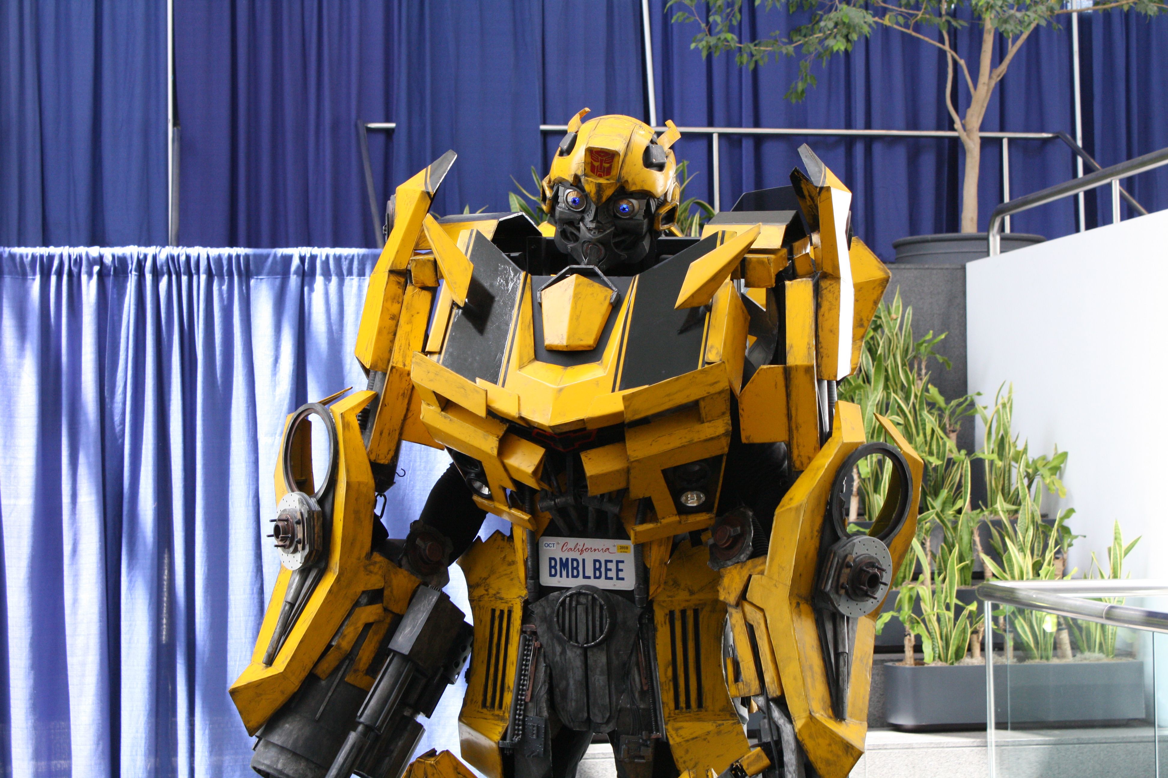 WonderCon 2010 Pictures - Costumes, the Convention Floor, and How Does ...